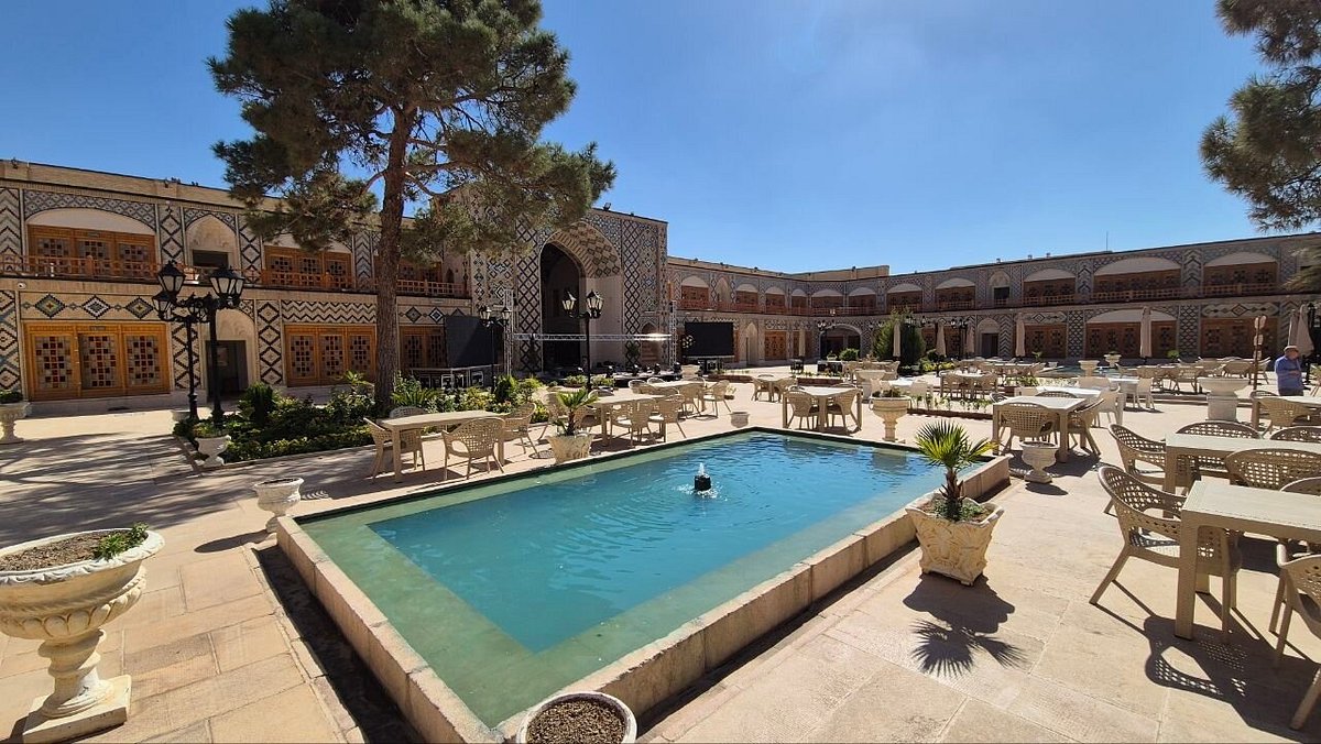 A Stay at Vakil Caravanserai (Karvanica Hotel) in Kerman + Insights ...